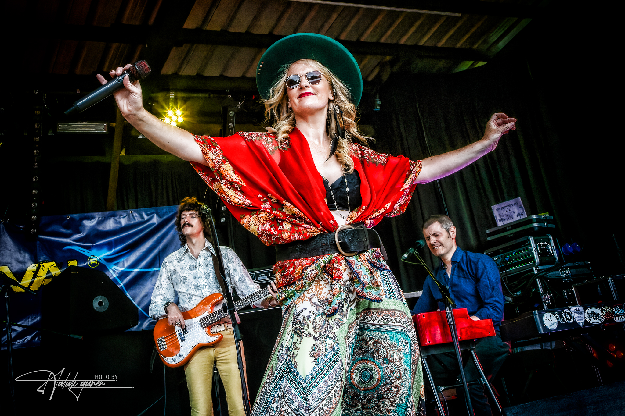 Single Review : Elles Bailey – Long Road Ahead – Metal Planet Music