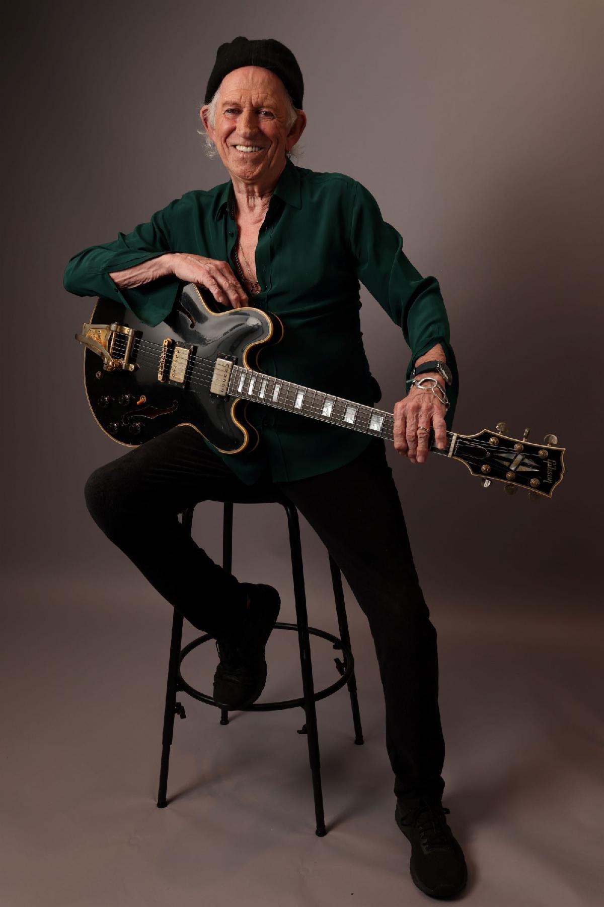 Gibson partners with Keith Richards to release signed 1960 ES-355 ...
